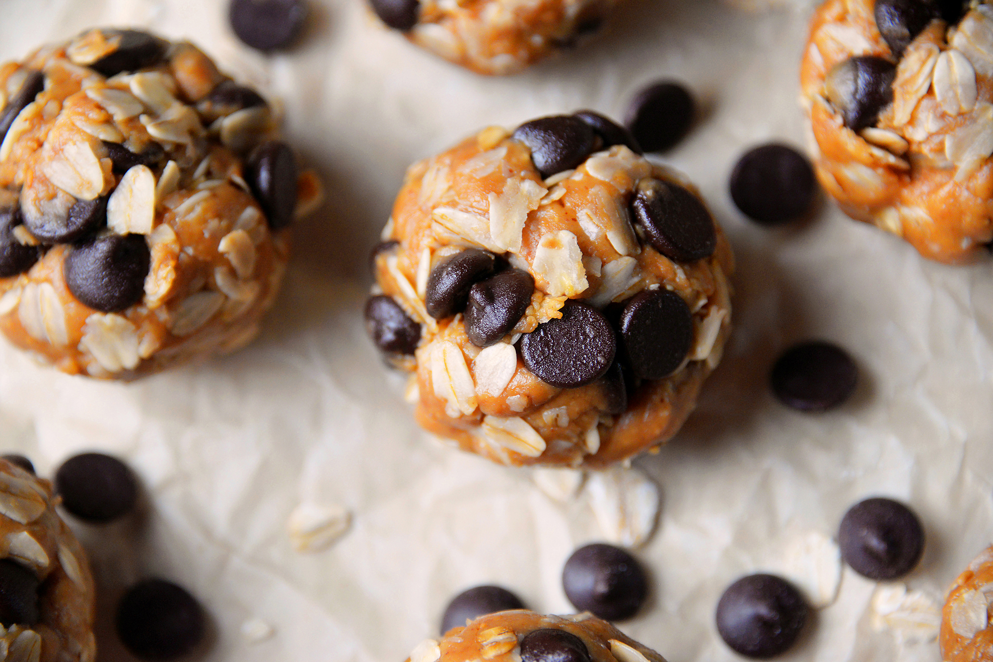Peanut Butter & Oat Energy Bites (With Chocolate Chips) - Bake & Be Well